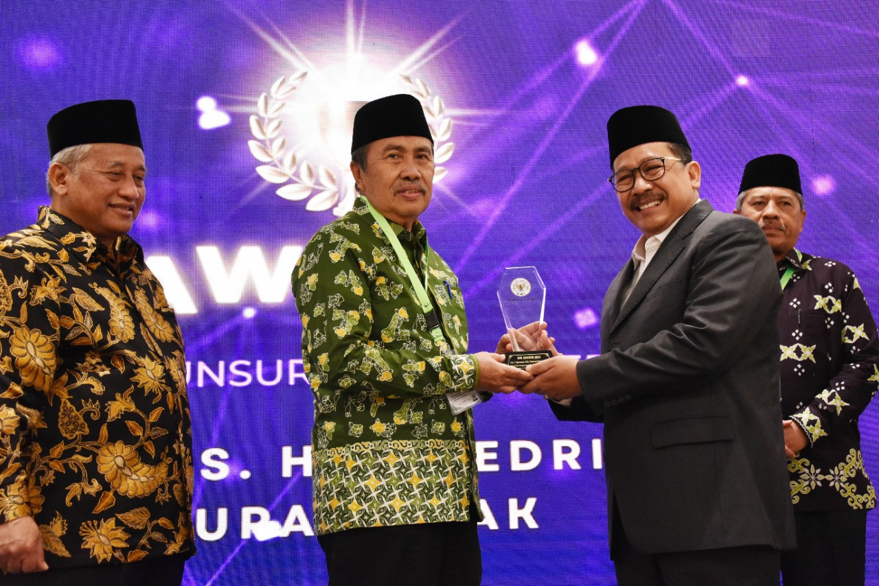 Gubri Syamsuar Dianugerahi Penghargaan Sebagai Tokoh Wakaf Nasional ...